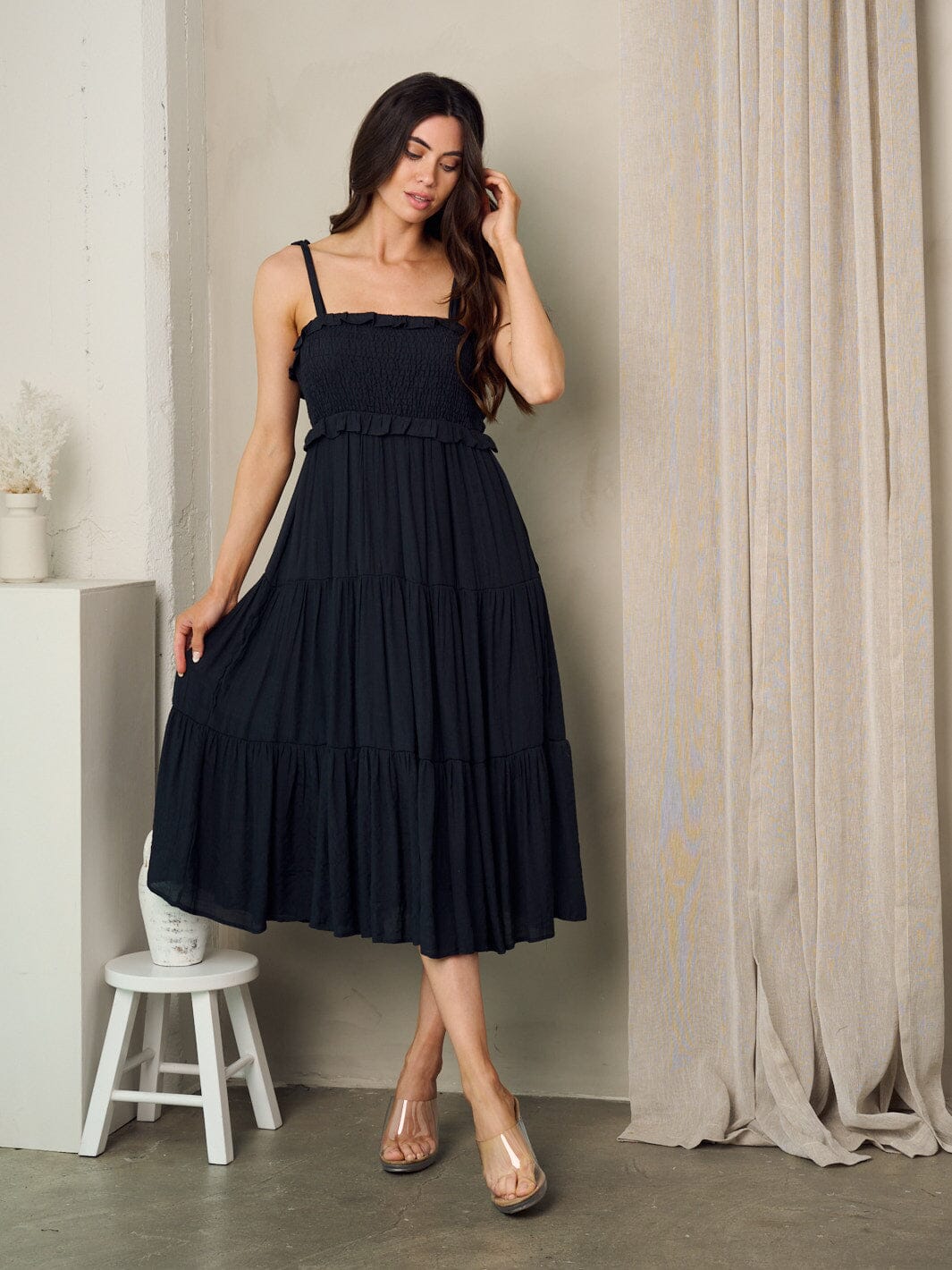 WOMEN'S SLEEVELESS SMOCK TIERED MIDI DRESS – Wholesalefashiontrends.com
